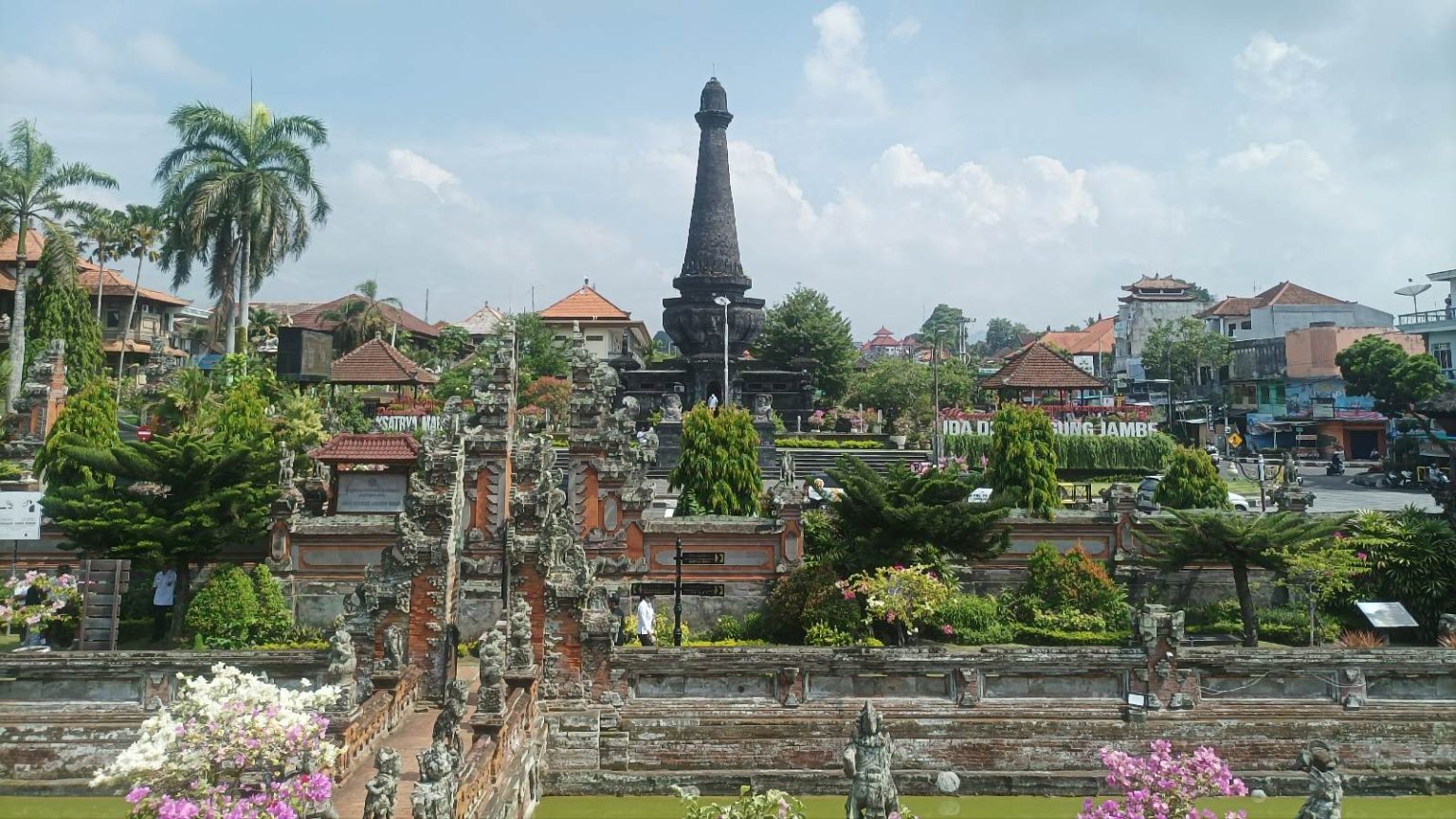 Monumen Puputan Klungkung: Babad Sejarah di Tugu Lingga Yoni Setinggi ...